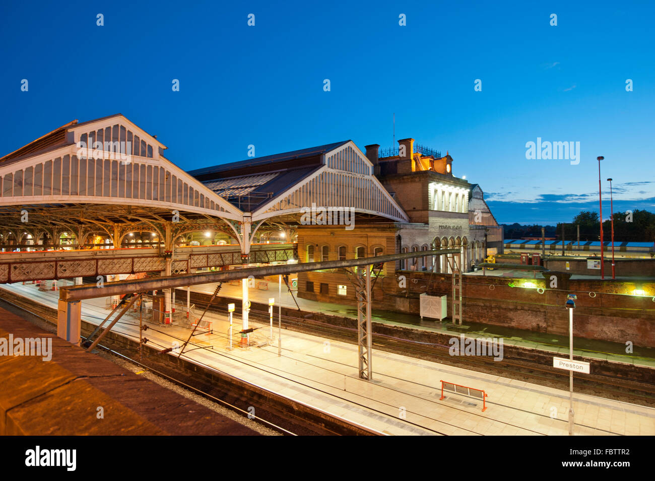 Preston railway station hi-res stock photography and images - Alamy