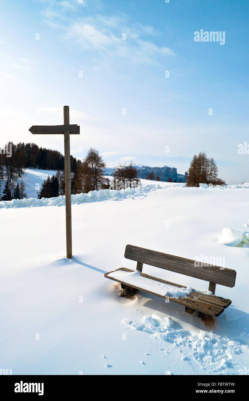 Bench mark hi-res stock photography and images - Alamy