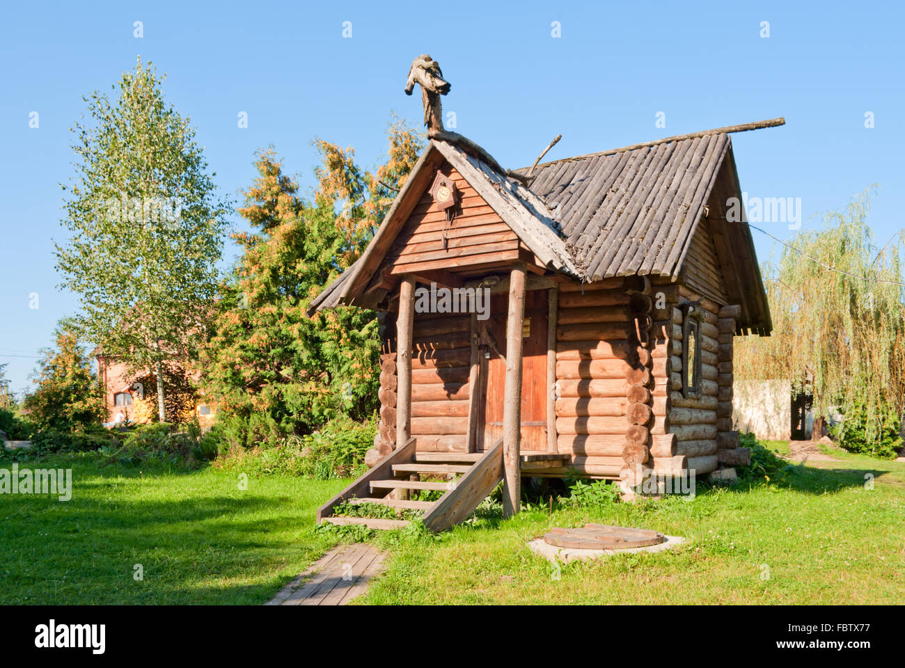 Old-fashioned wooden hut Stock Photo - Alamy