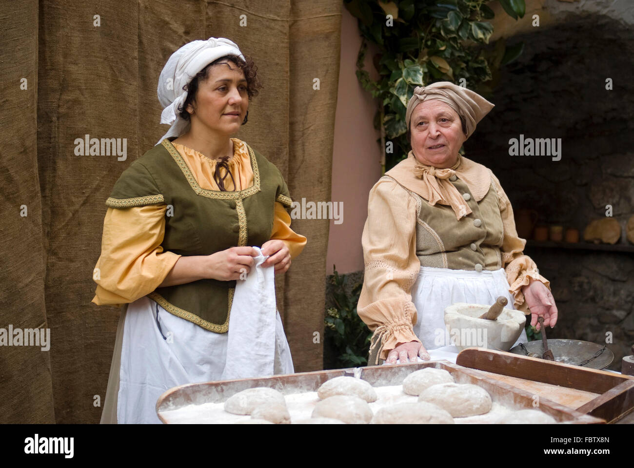 Old italian women bread hi-res stock photography and images - Alamy
