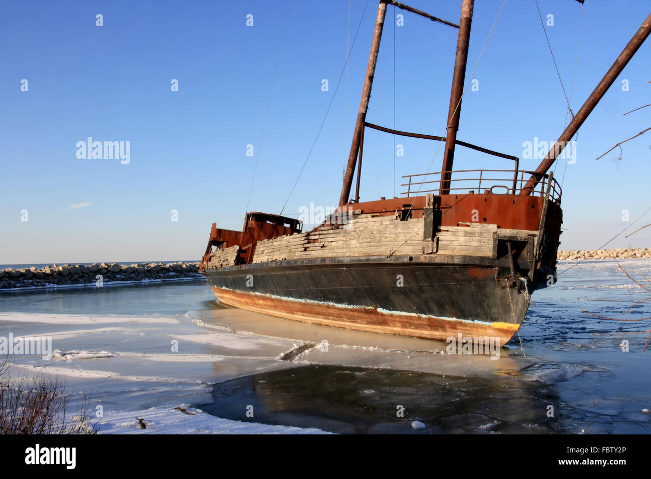 Fire Ship Stock Photos & Fire Ship Stock Images - Alamy