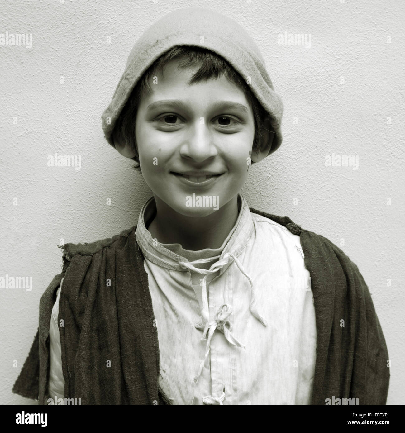 Medieval dress child hi-res stock photography and images - Alamy