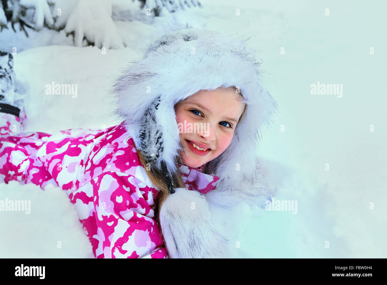 Little kid girl in winter clothes with falling snow Stock Photo - Alamy