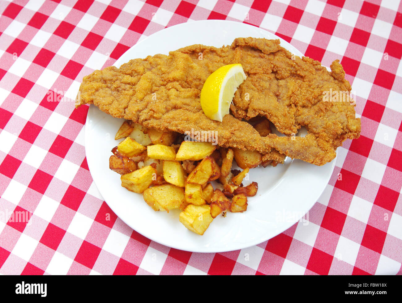 wiener schnitzel kalbfleisch Stock Photo - Alamy