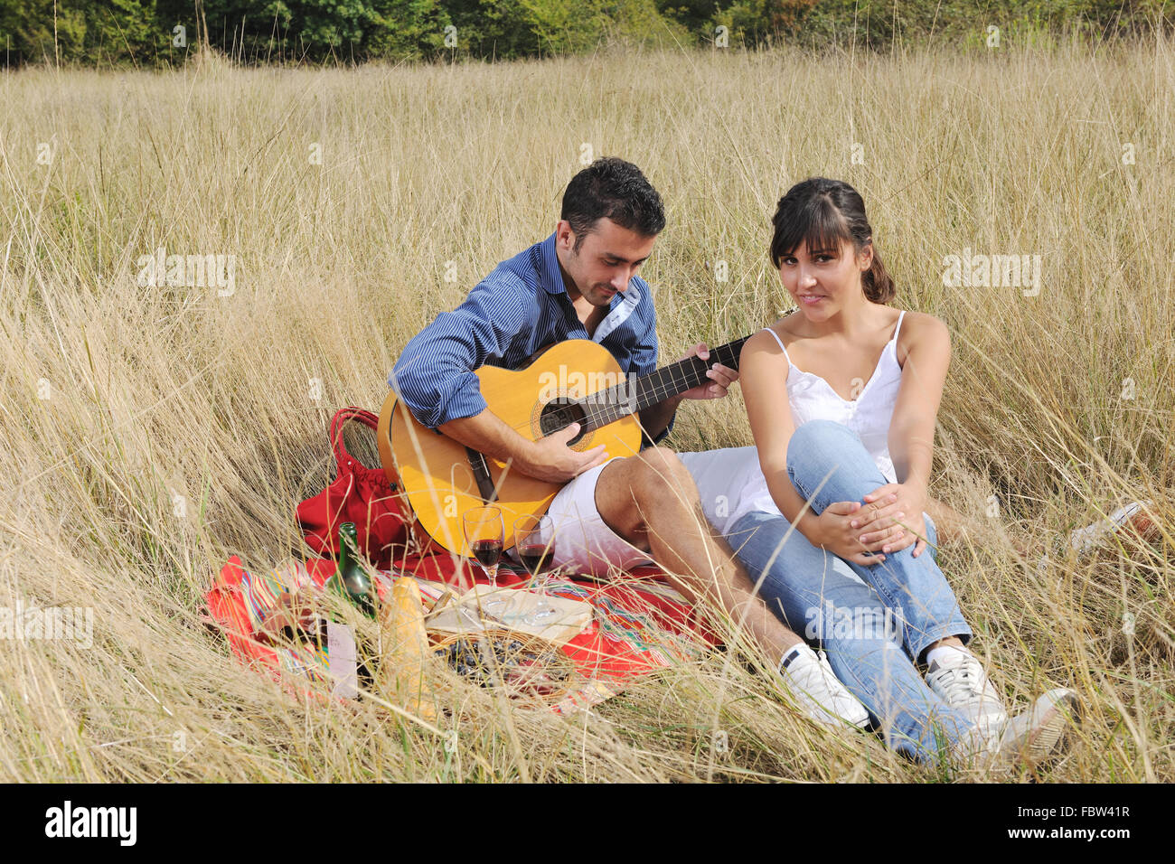 happy couple enjoying countryside picnic in long grass Stock Photo - Alamy