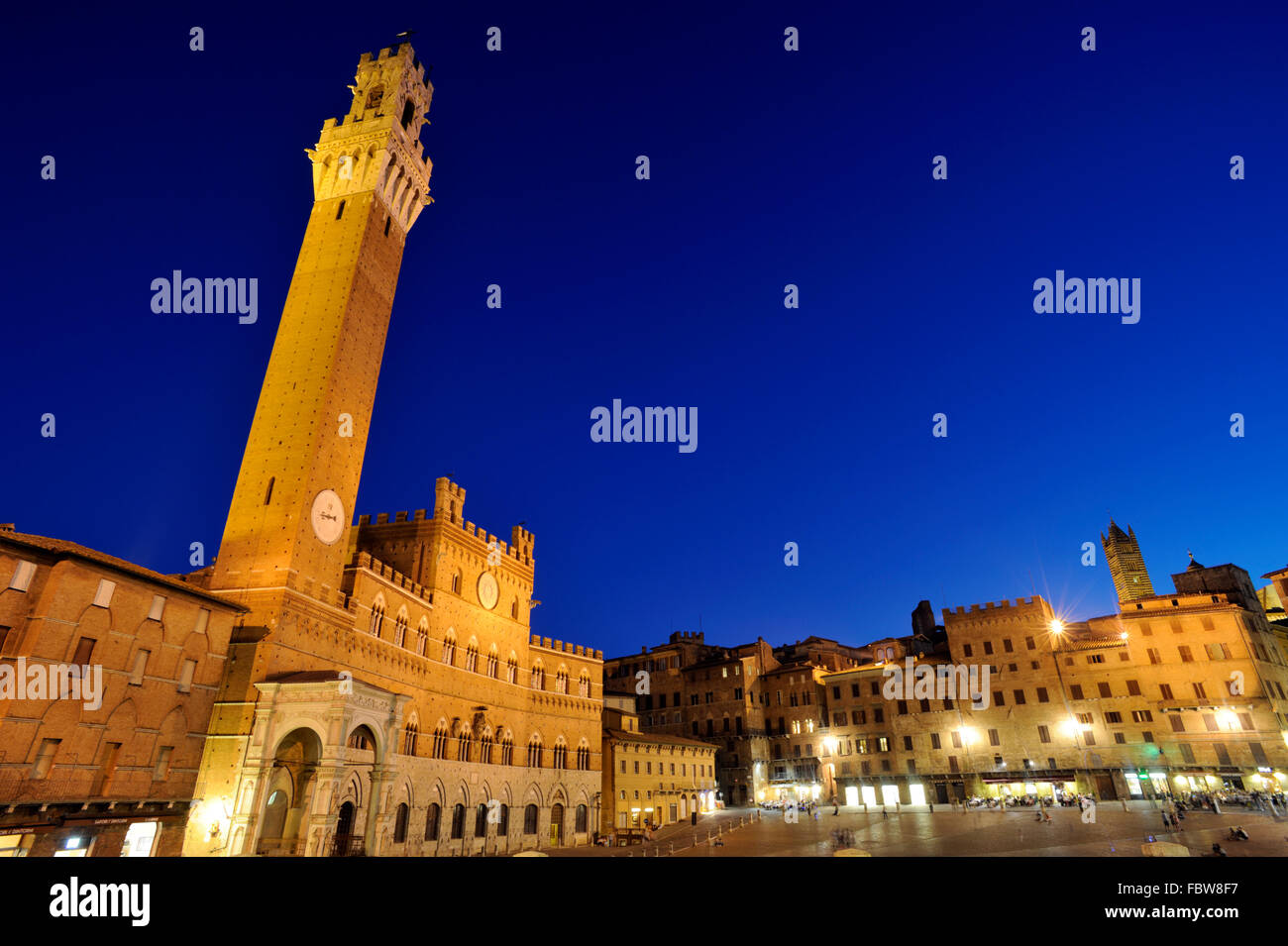 Siena piazza del campo italy night hi-res stock photography and images ...