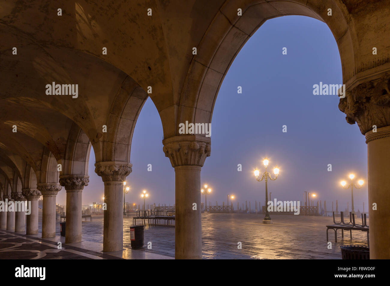 Library column st marks hi-res stock photography and images - Alamy