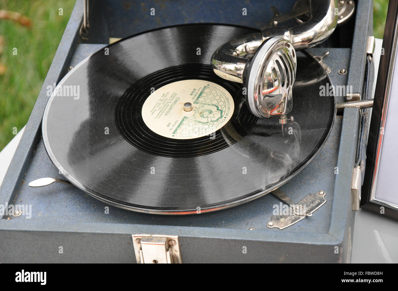 Old record player Stock Photo - Alamy