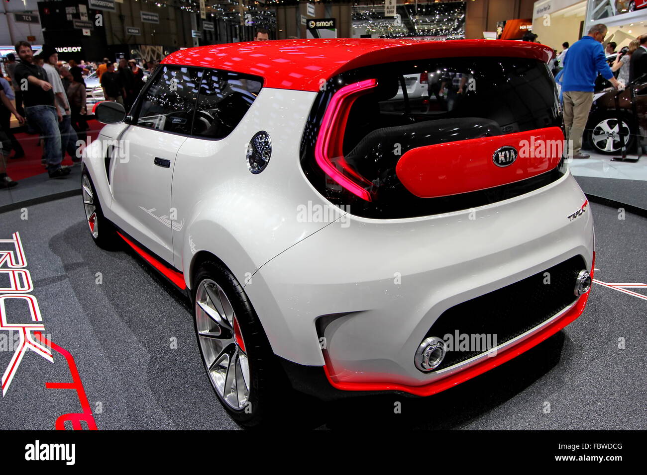 Kia TrackΓÇÖster red and white Stock Photo - Alamy