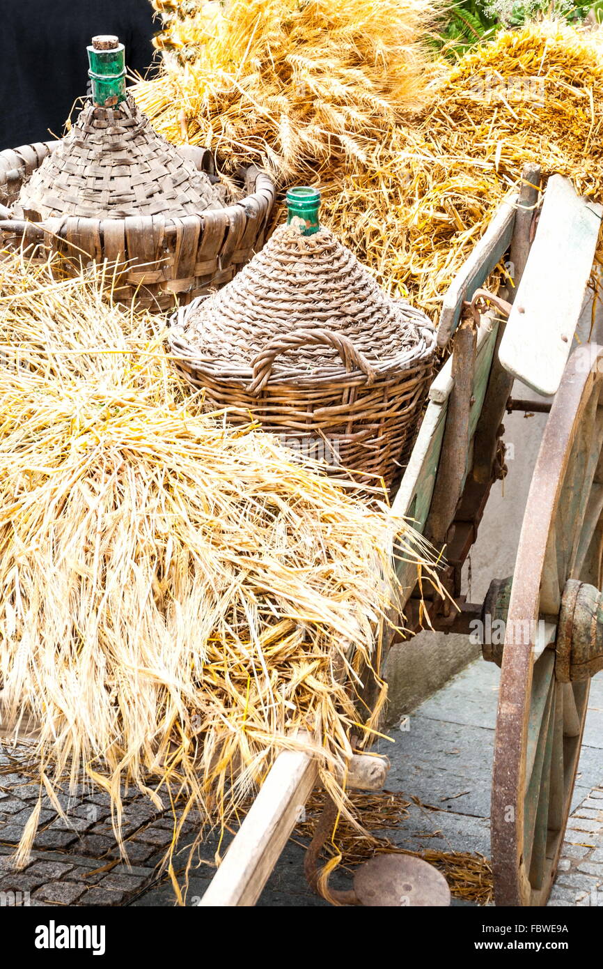 Tuscan cart wooden hi-res stock photography and images - Alamy