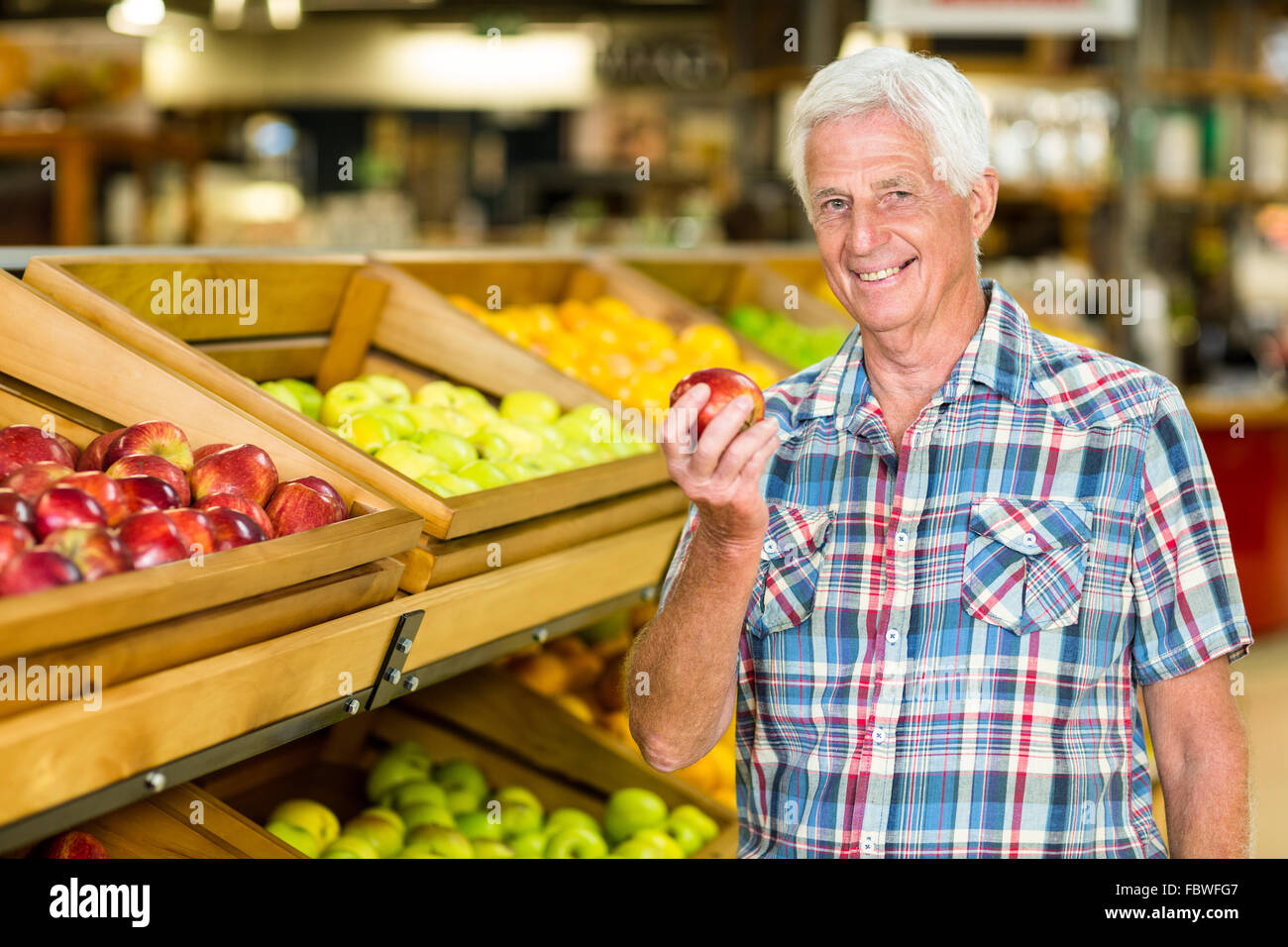 Holding apple man hi-res stock photography and images - Alamy