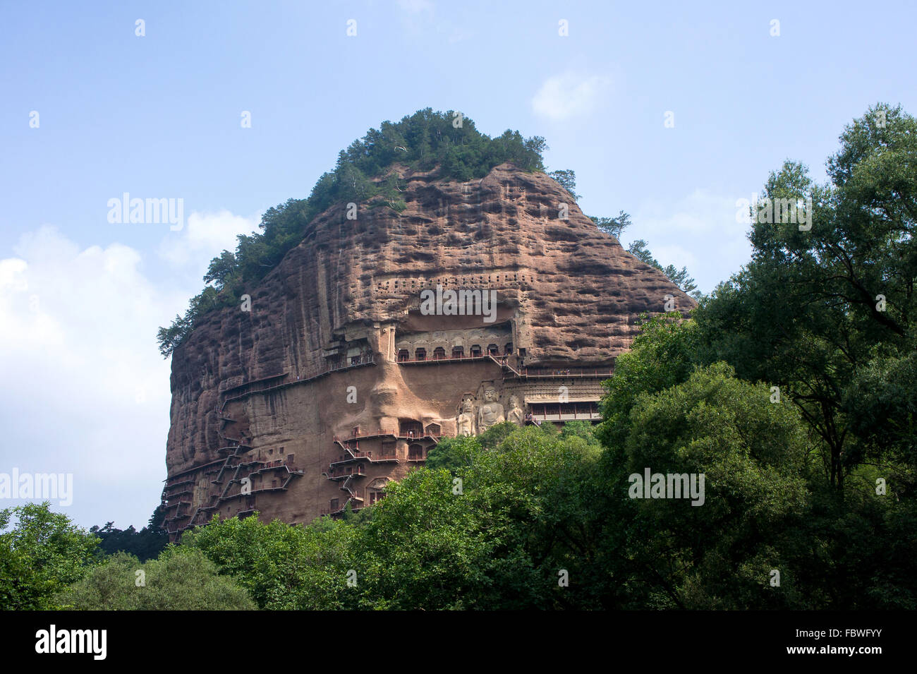 Maiji mountain grottoes statues maiji hi-res stock photography and ...