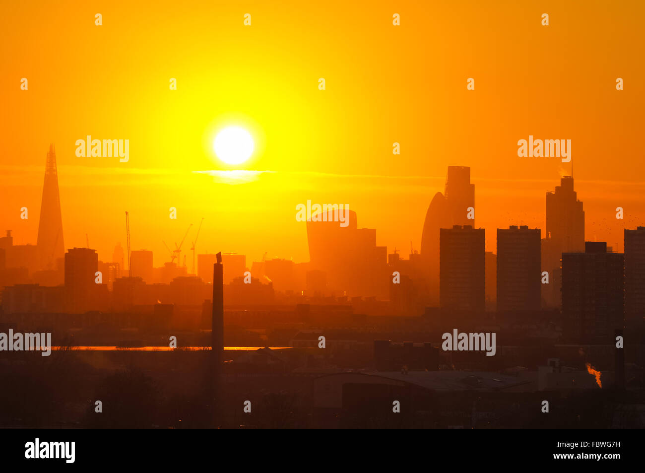 Beautiful sunset over central london hi-res stock photography and ...