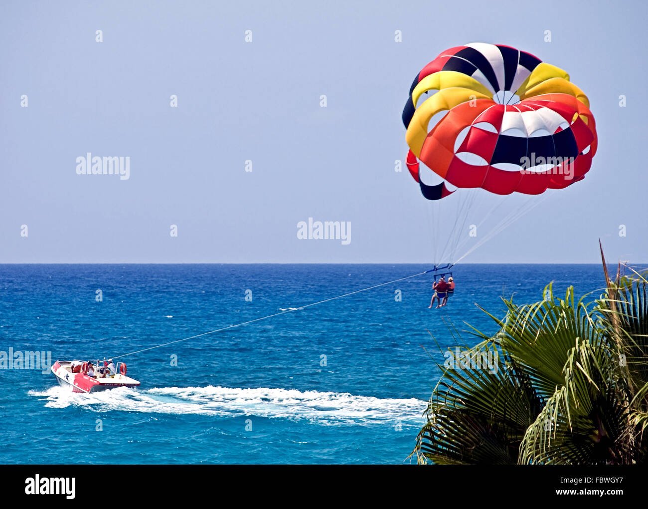 The parasailing hi-res stock photography and images - Alamy