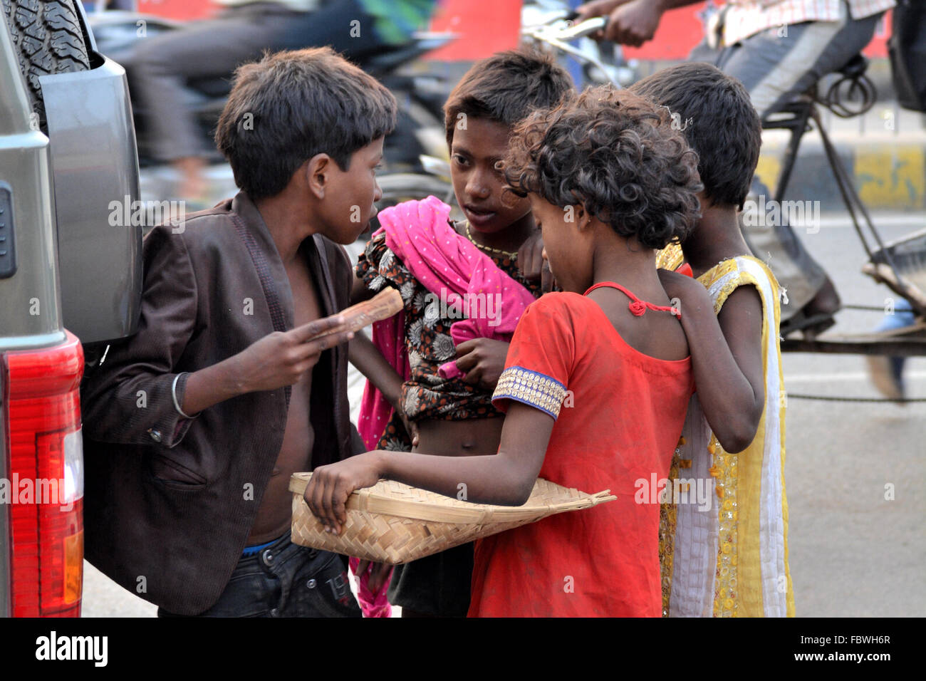 Begging children hi-res stock photography and images - Alamy