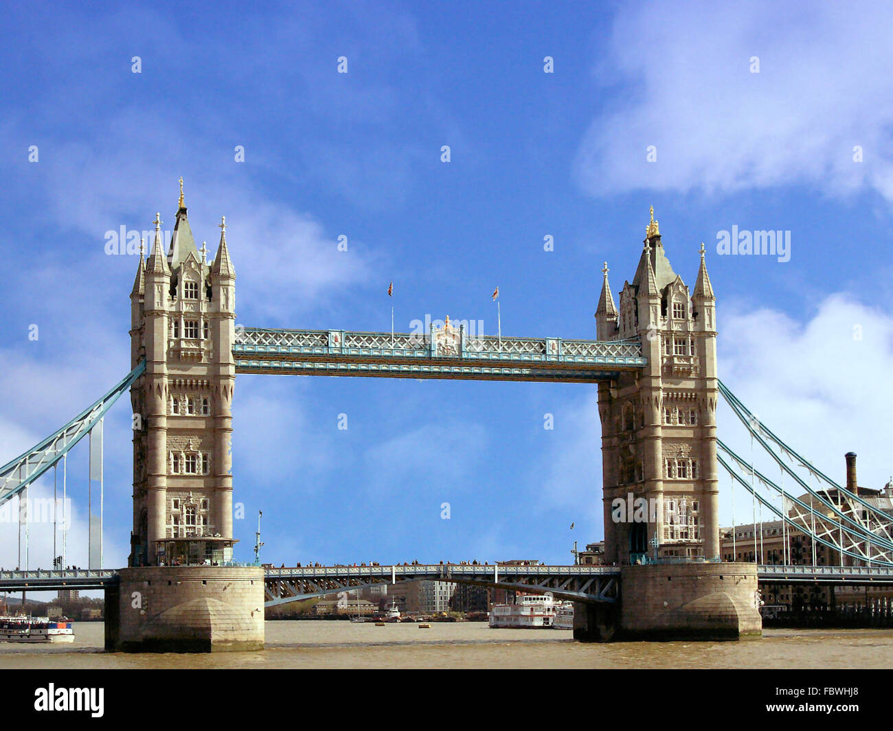 The famous bridge across the River Thames Stock Photo - Alamy