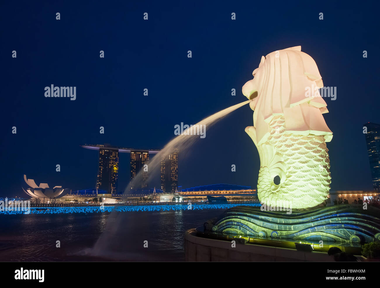 Merlion statue and Marina Bay sands hotel, Singapore Stock Photo - Alamy
