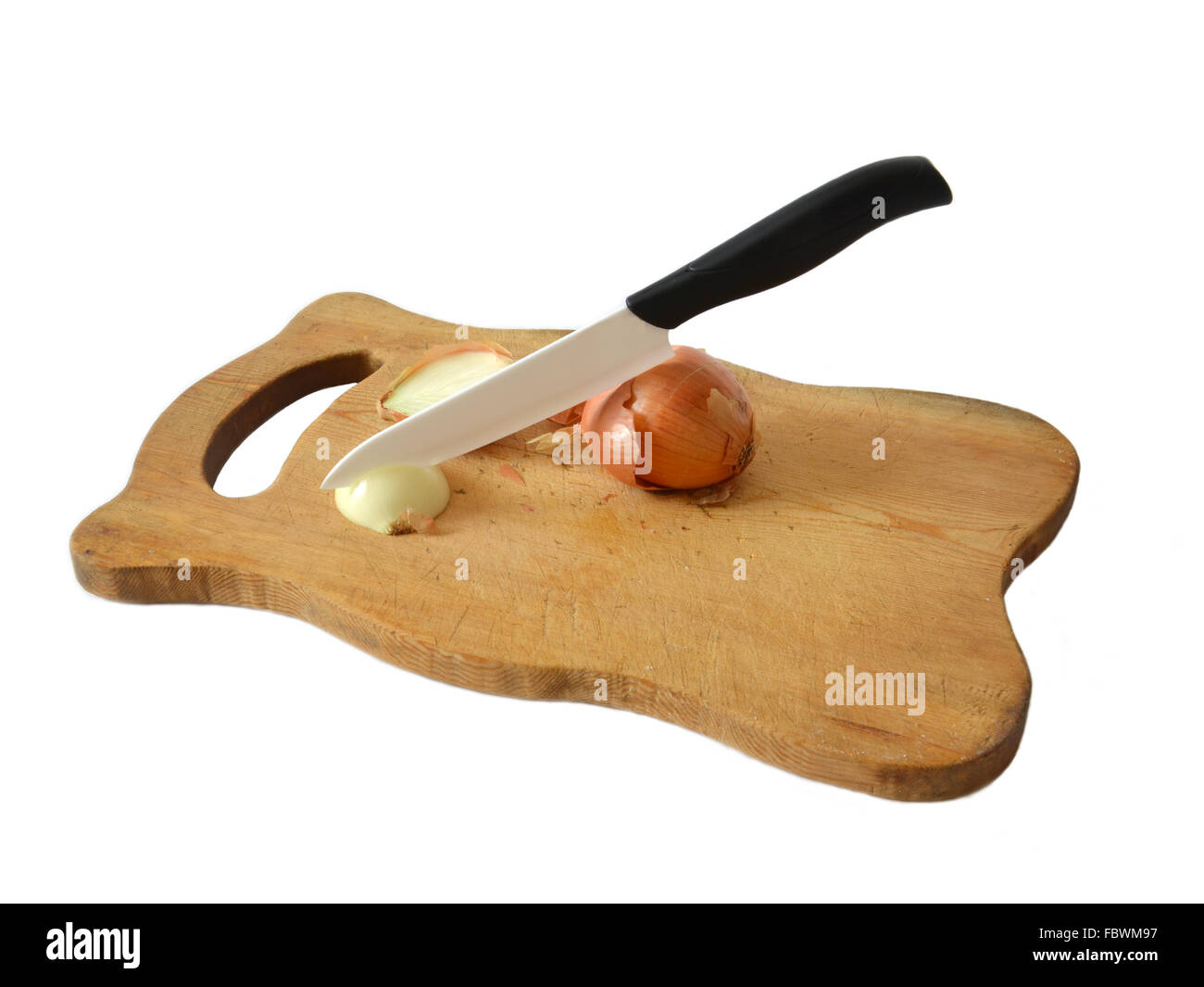 ceramic knife and onion on cutting board Stock Photo - Alamy