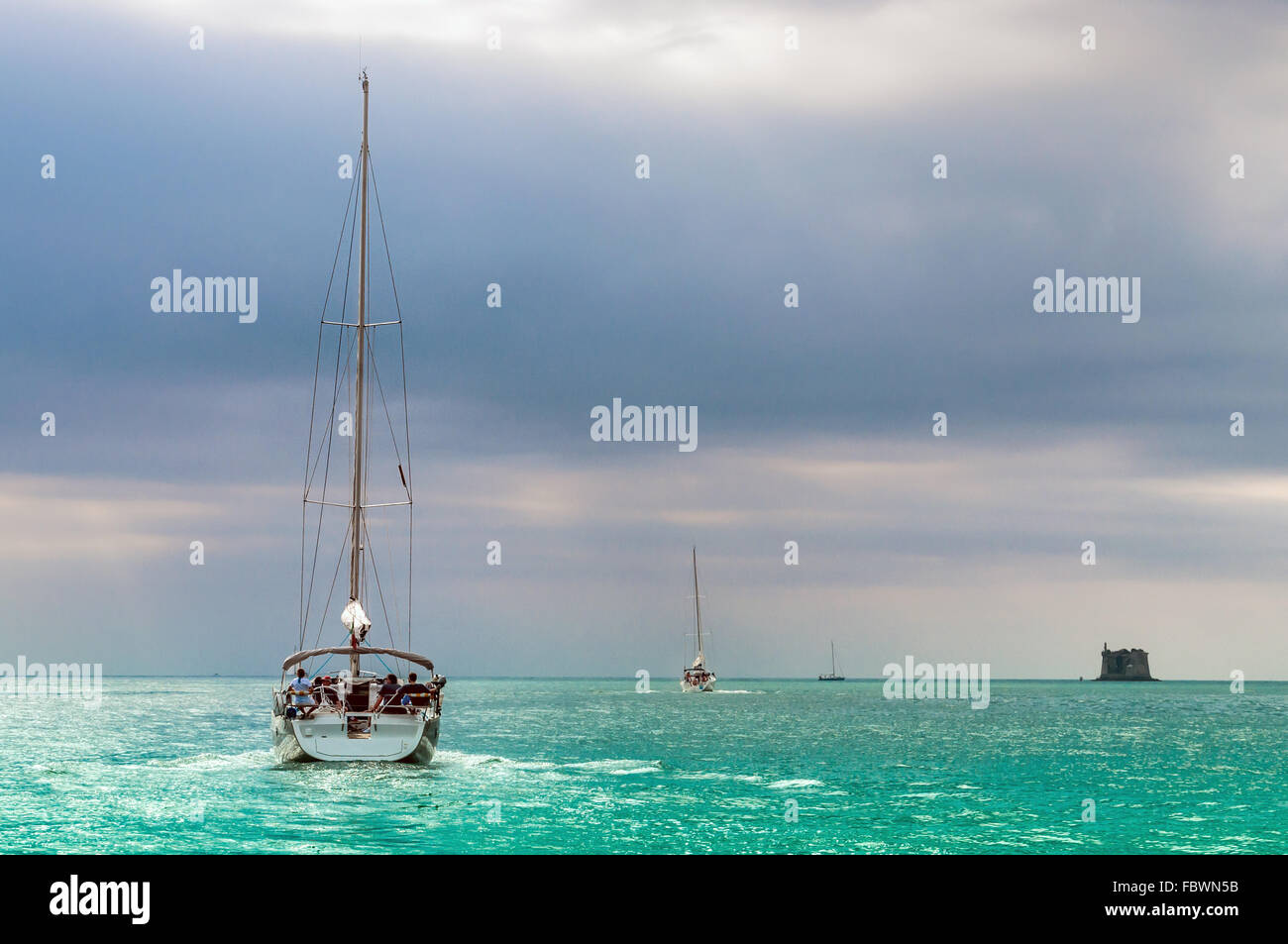 Sport sailing bad weather hi-res stock photography and images - Alamy
