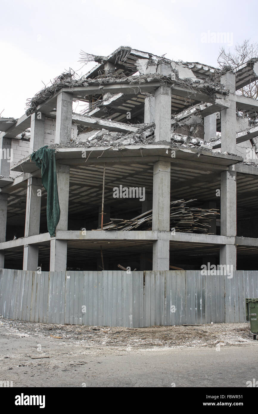 Damaged building hi-res stock photography and images - Alamy