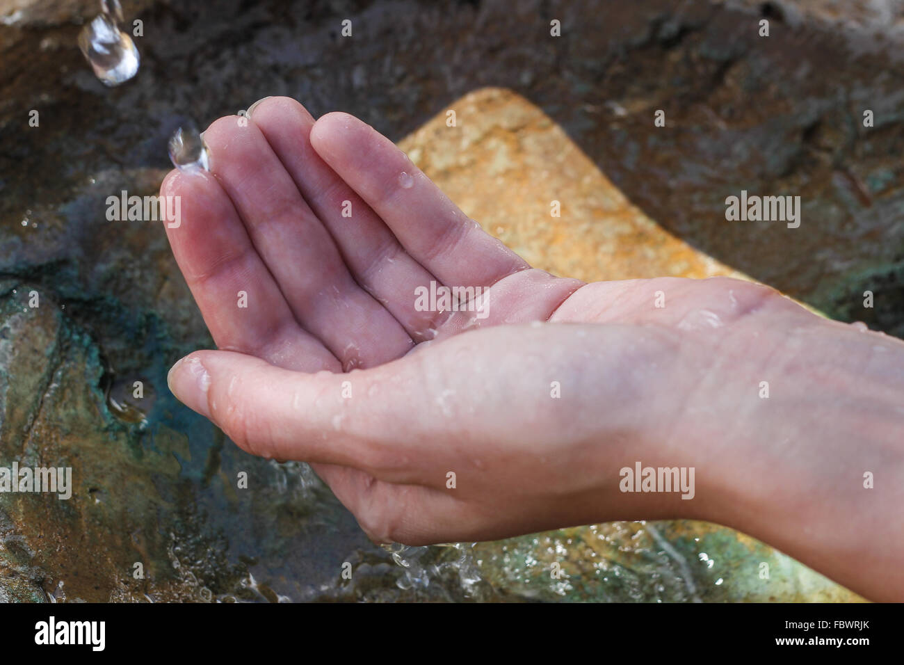 Hand water basin hi-res stock photography and images - Alamy