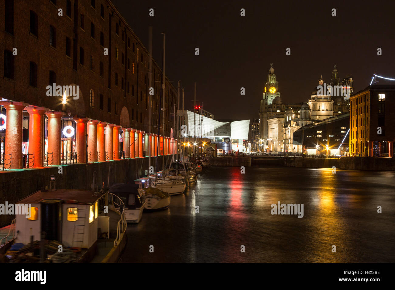 Albert Dock Liverpool at night Stock Photo - Alamy