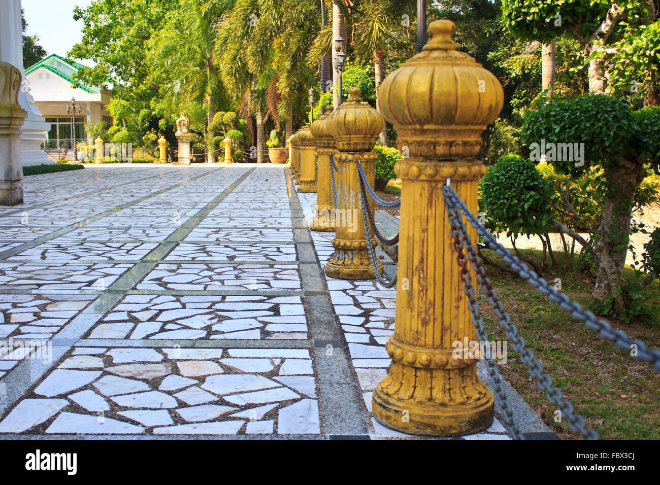 chain around yellow pillar Stock Photo - Alamy