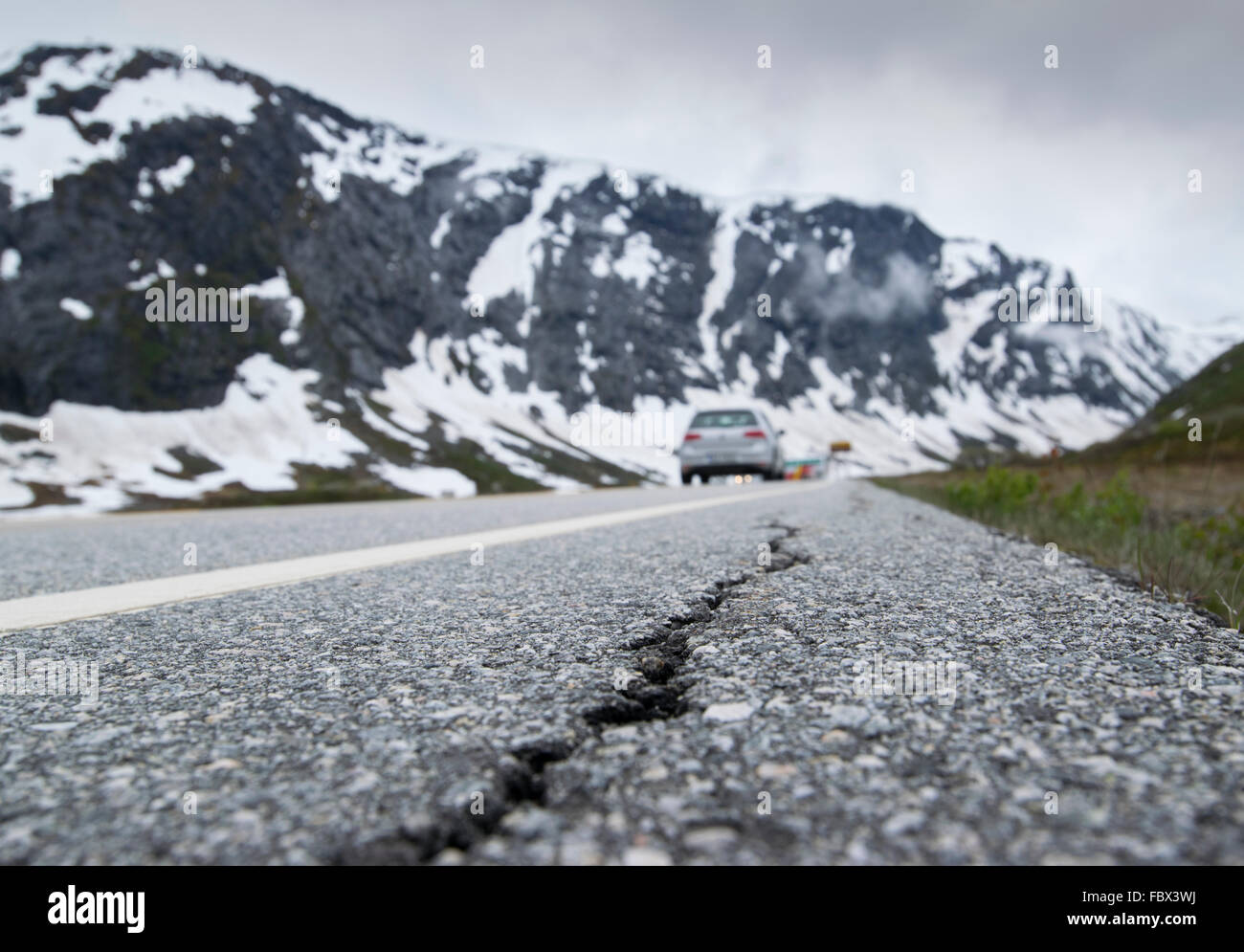 Car driving along a road hi-res stock photography and images - Alamy