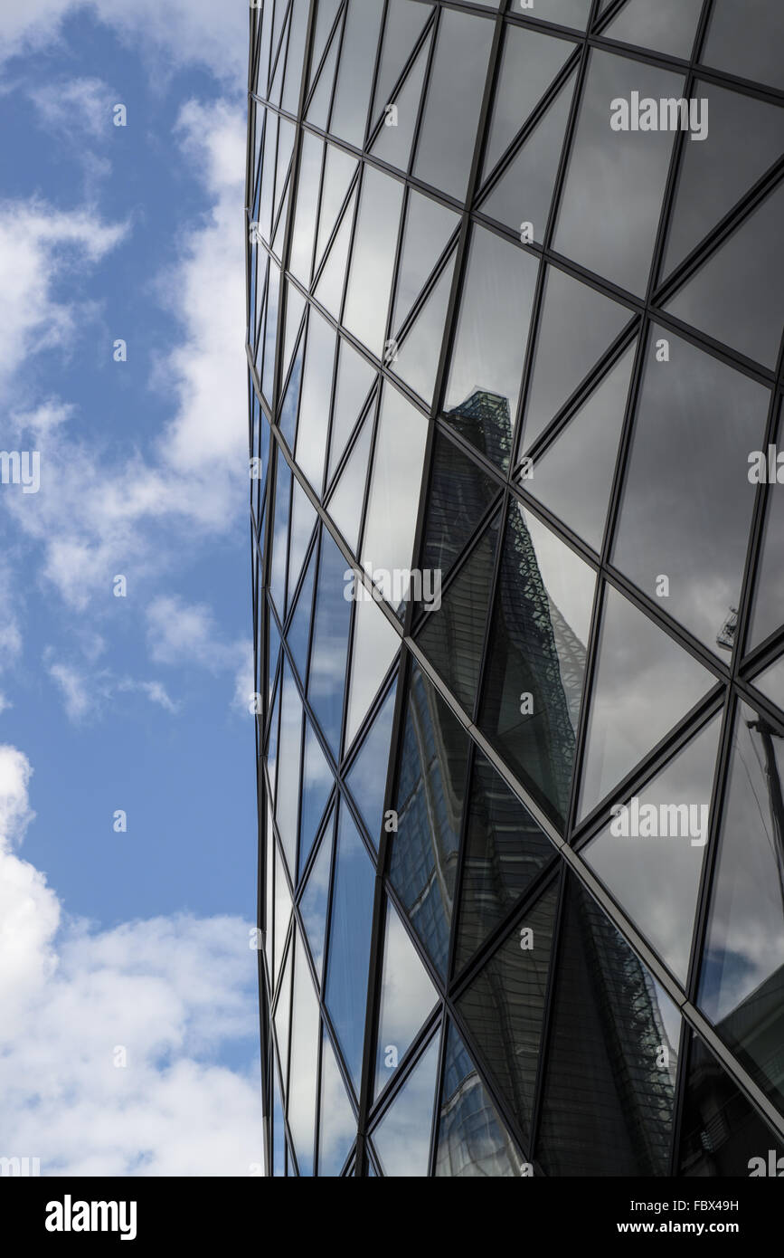 30 st mary axe gerkin hi-res stock photography and images - Alamy