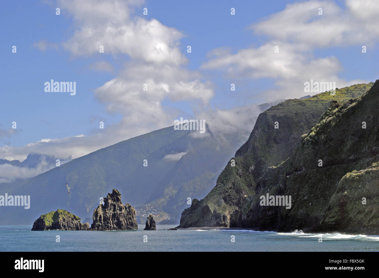 Overlying rock hi-res stock photography and images - Alamy