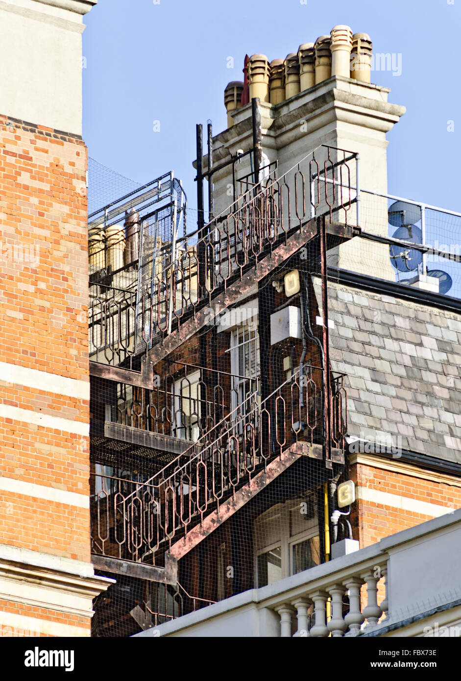 Fire escape to roof hi-res stock photography and images - Alamy