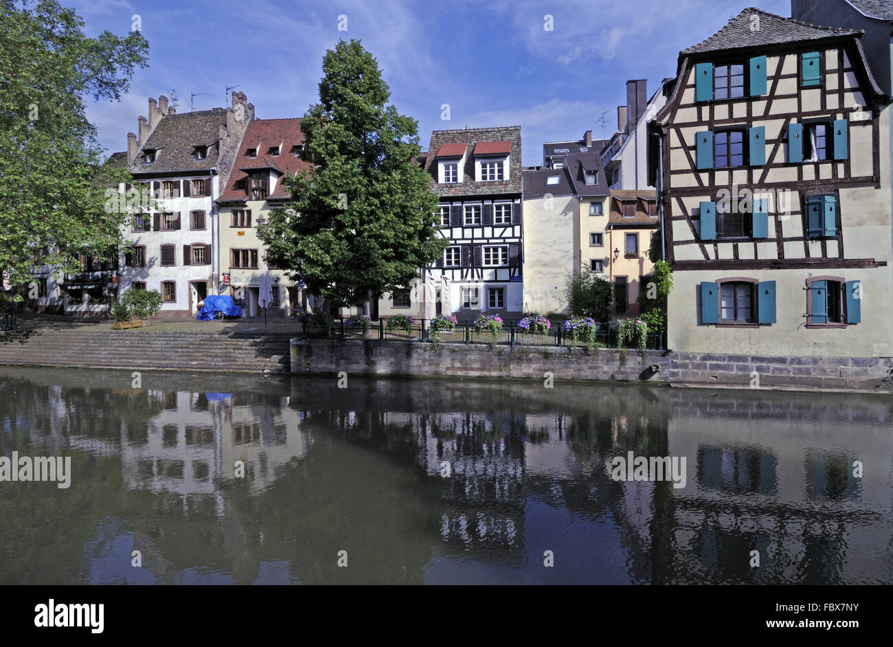 Idyll houses hi-res stock photography and images - Alamy