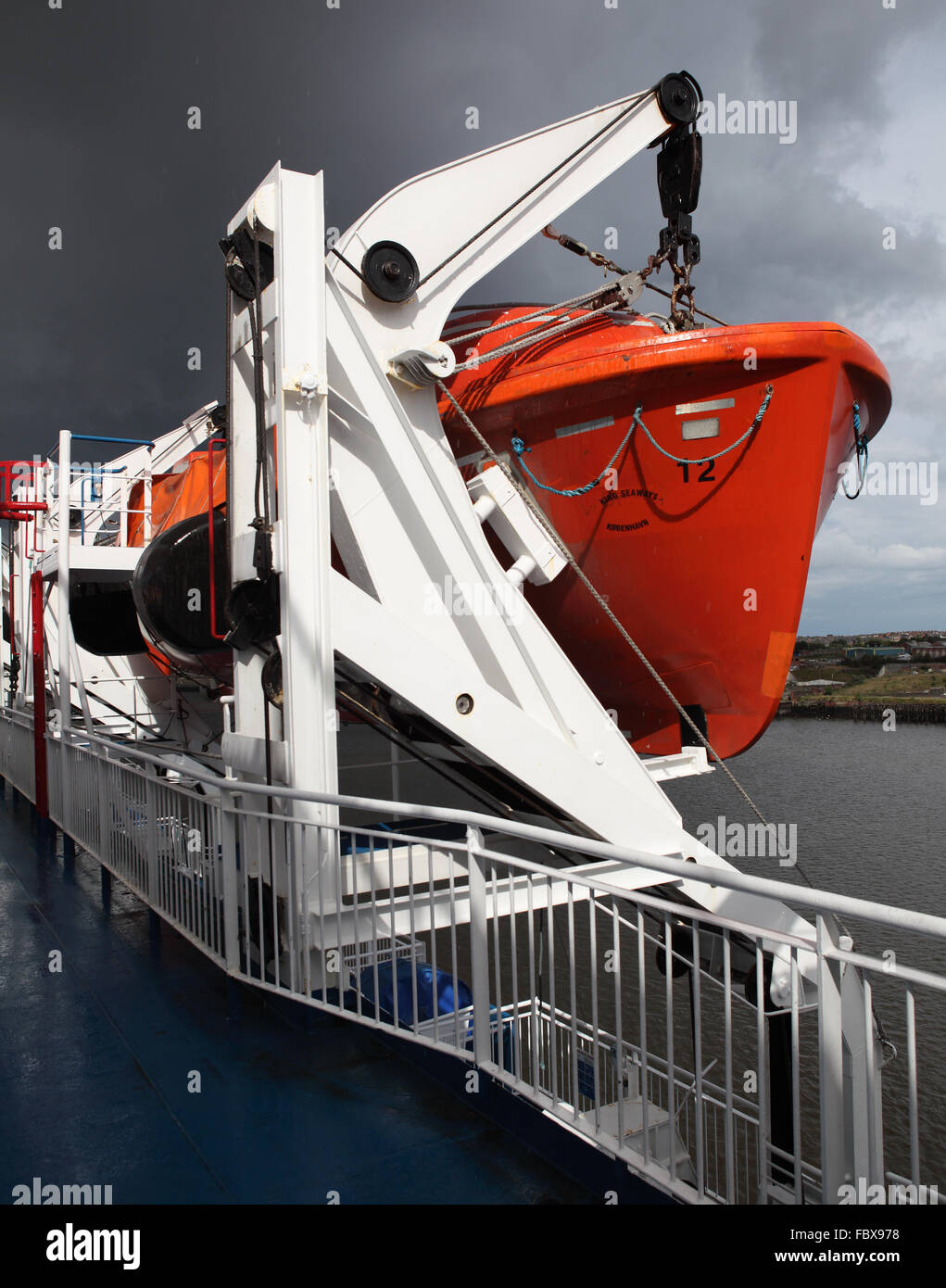 Life boat dinghy hi-res stock photography and images - Alamy