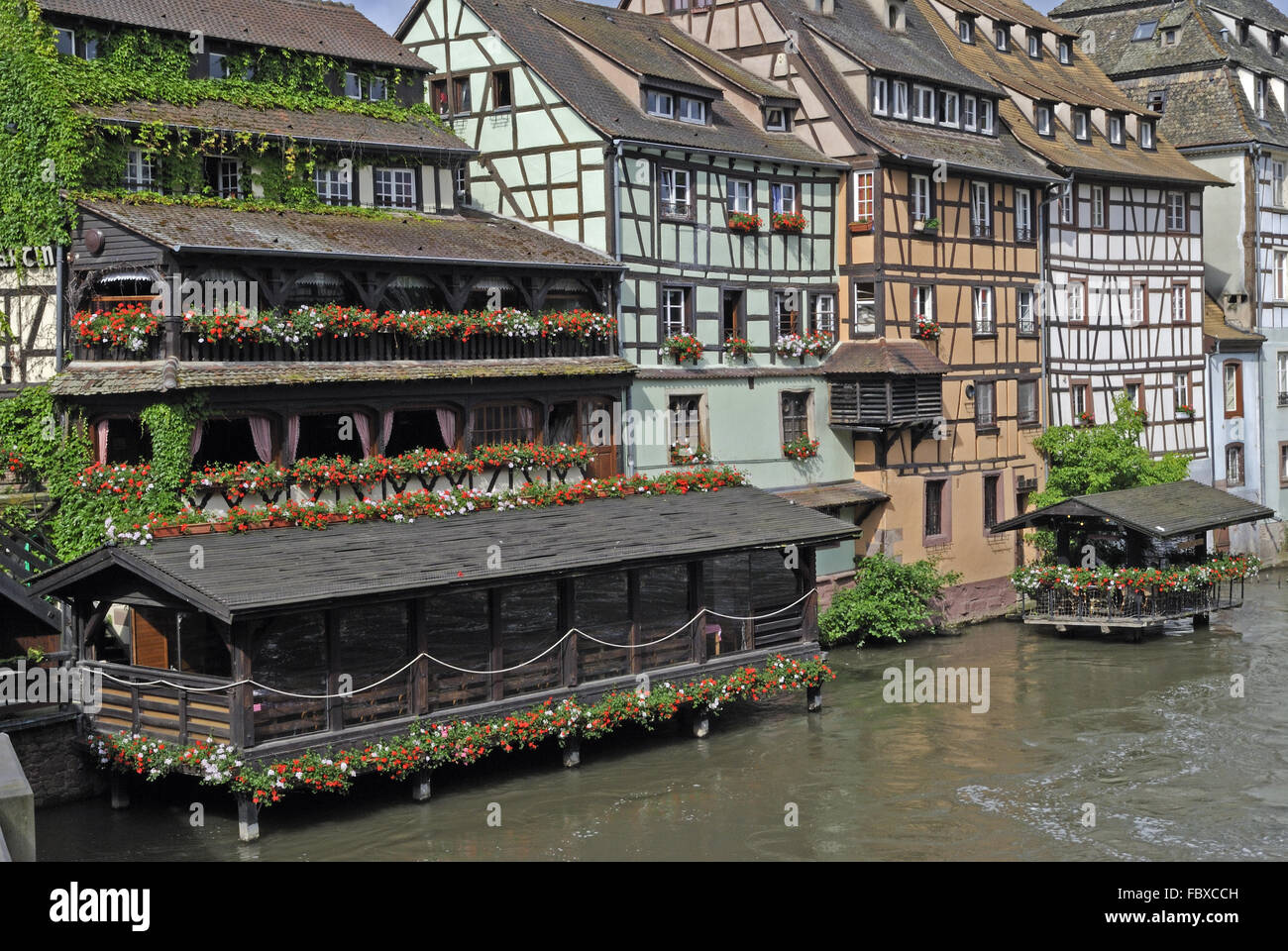 Idyll houses hi-res stock photography and images - Alamy