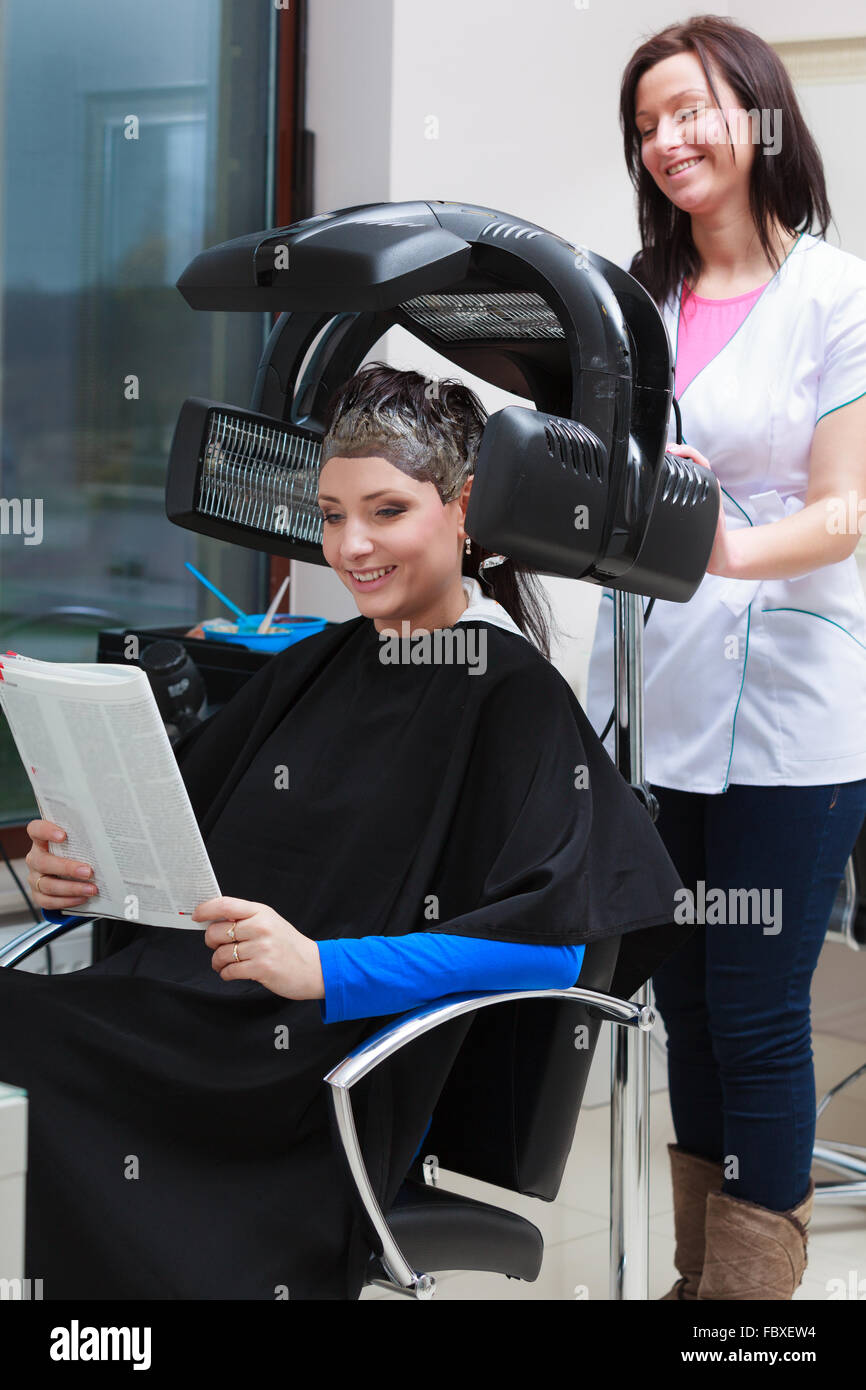 Hairdresser colouring hi-res stock photography and images - Alamy