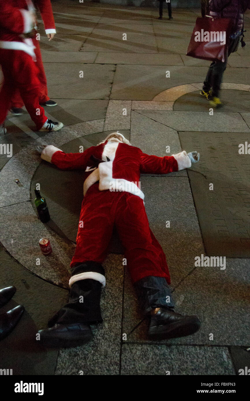 Drunken Santa Trafalga Square London Santa Con Stock Photo - Alamy