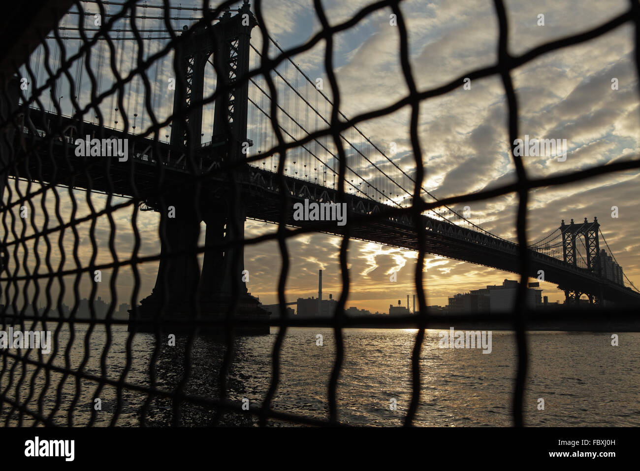 Distorted skyline hi-res stock photography and images - Alamy