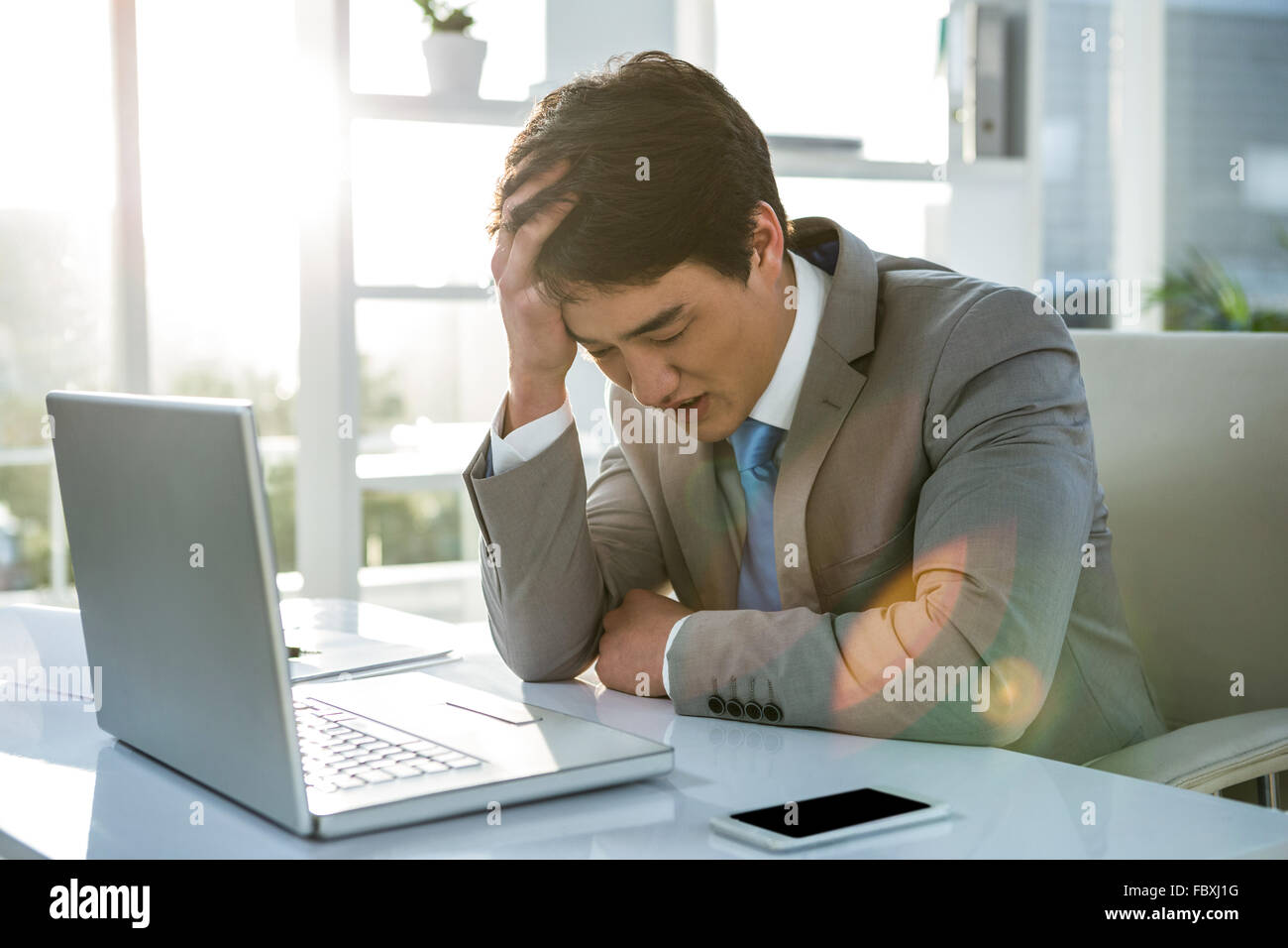 Holding smartphone to head hi-res stock photography and images - Alamy