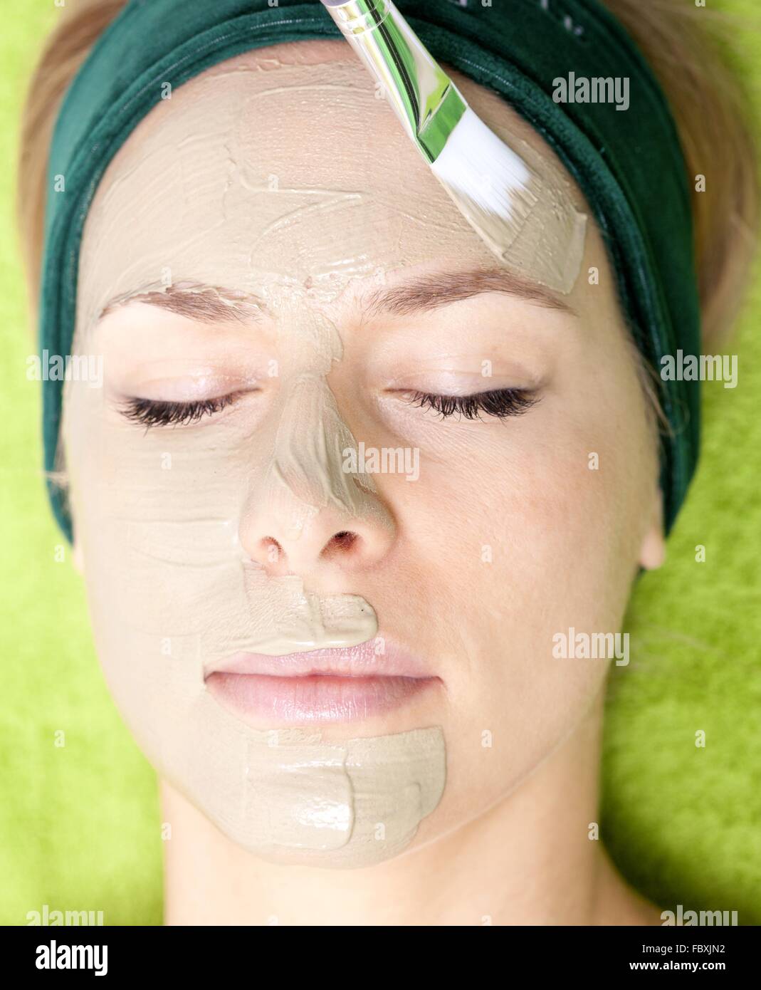 Green clay mask hi-res stock photography and images - Alamy