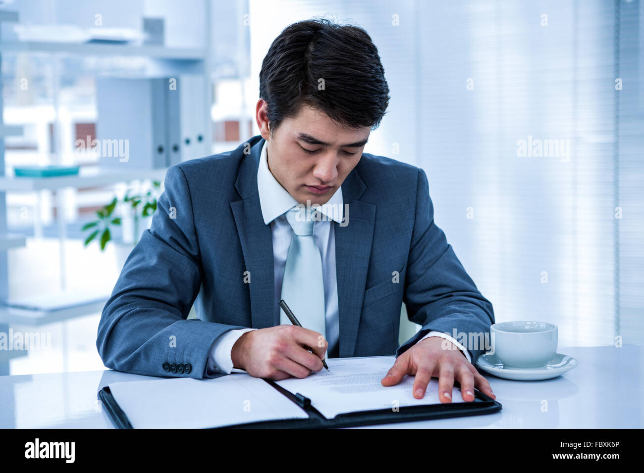 Businessman signing contract Stock Photo - Alamy