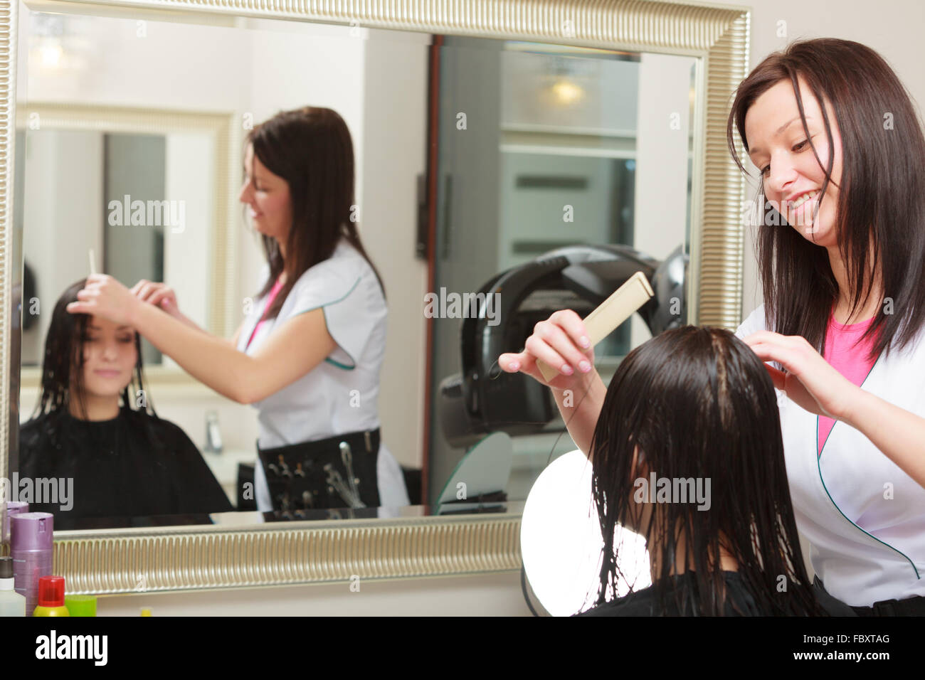 Hairstylist salon hi-res stock photography and images - Alamy