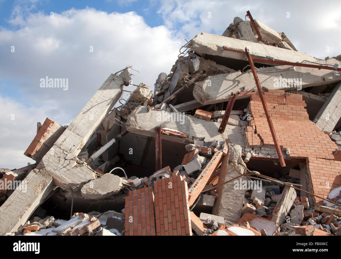 Rubble sky hi-res stock photography and images - Alamy