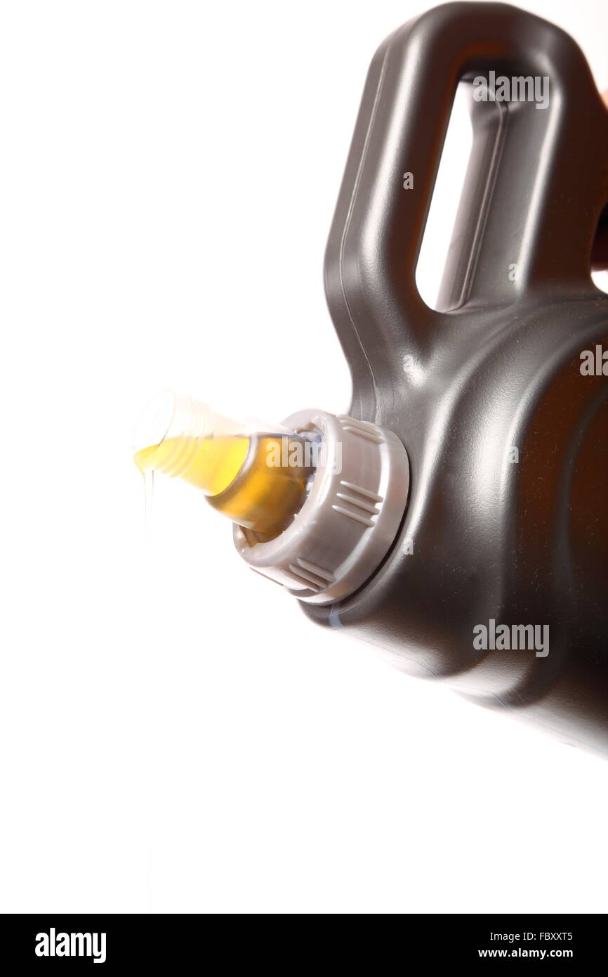 Can with car engine oil isolated Stock Photo - Alamy