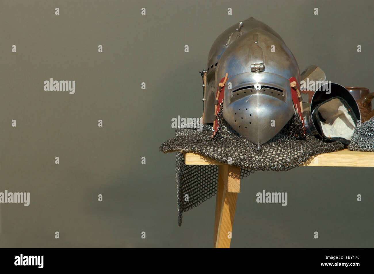 Steel knights helmet hi-res stock photography and images - Alamy