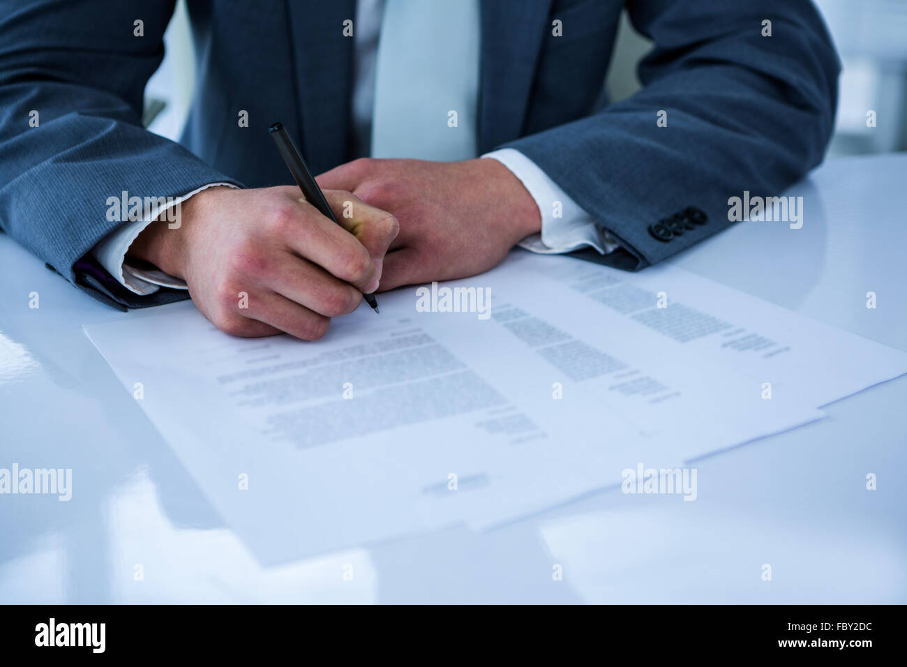 Signing contract hi-res stock photography and images - Alamy