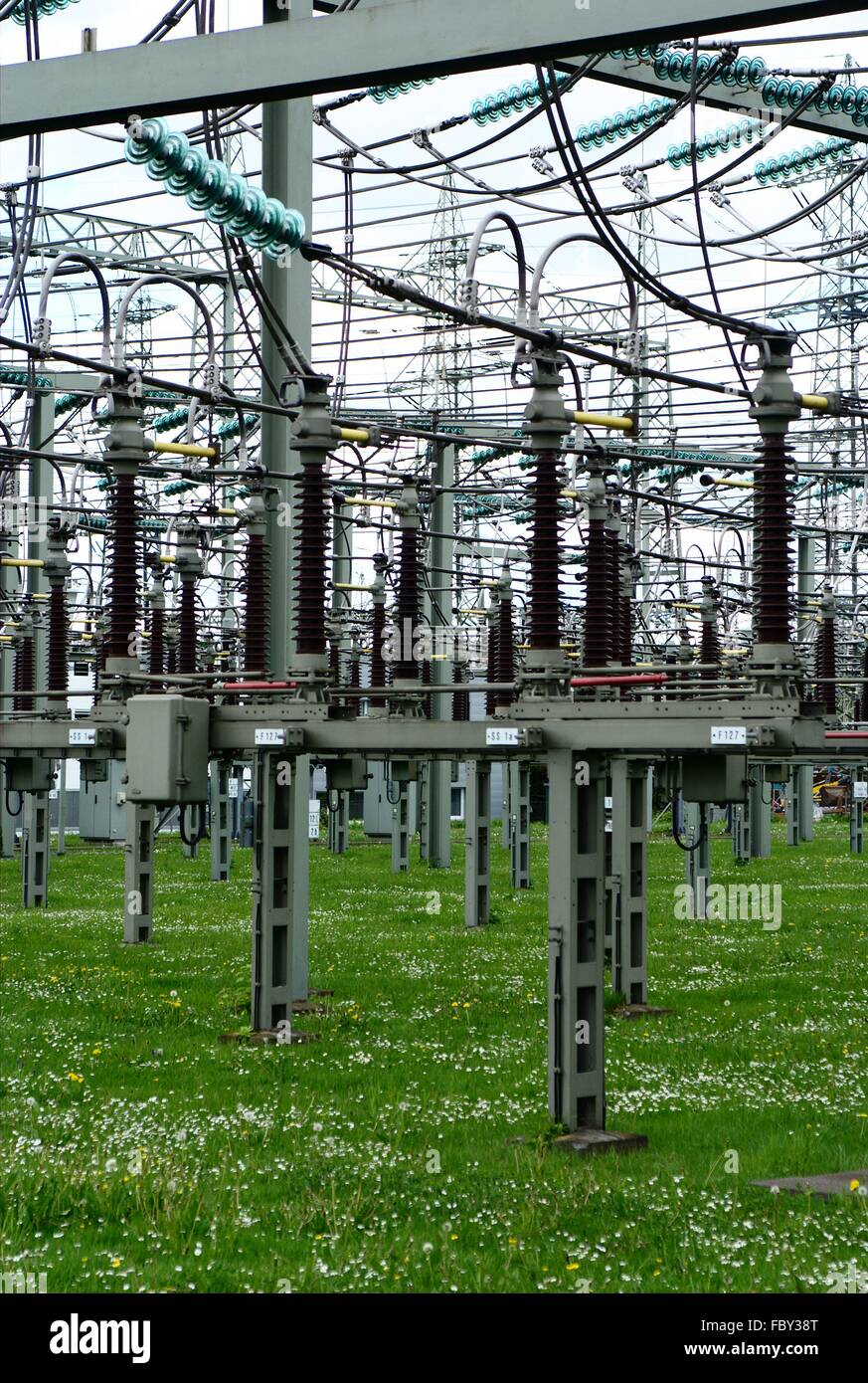 Stromleitungen transformator hi-res stock photography and images - Alamy