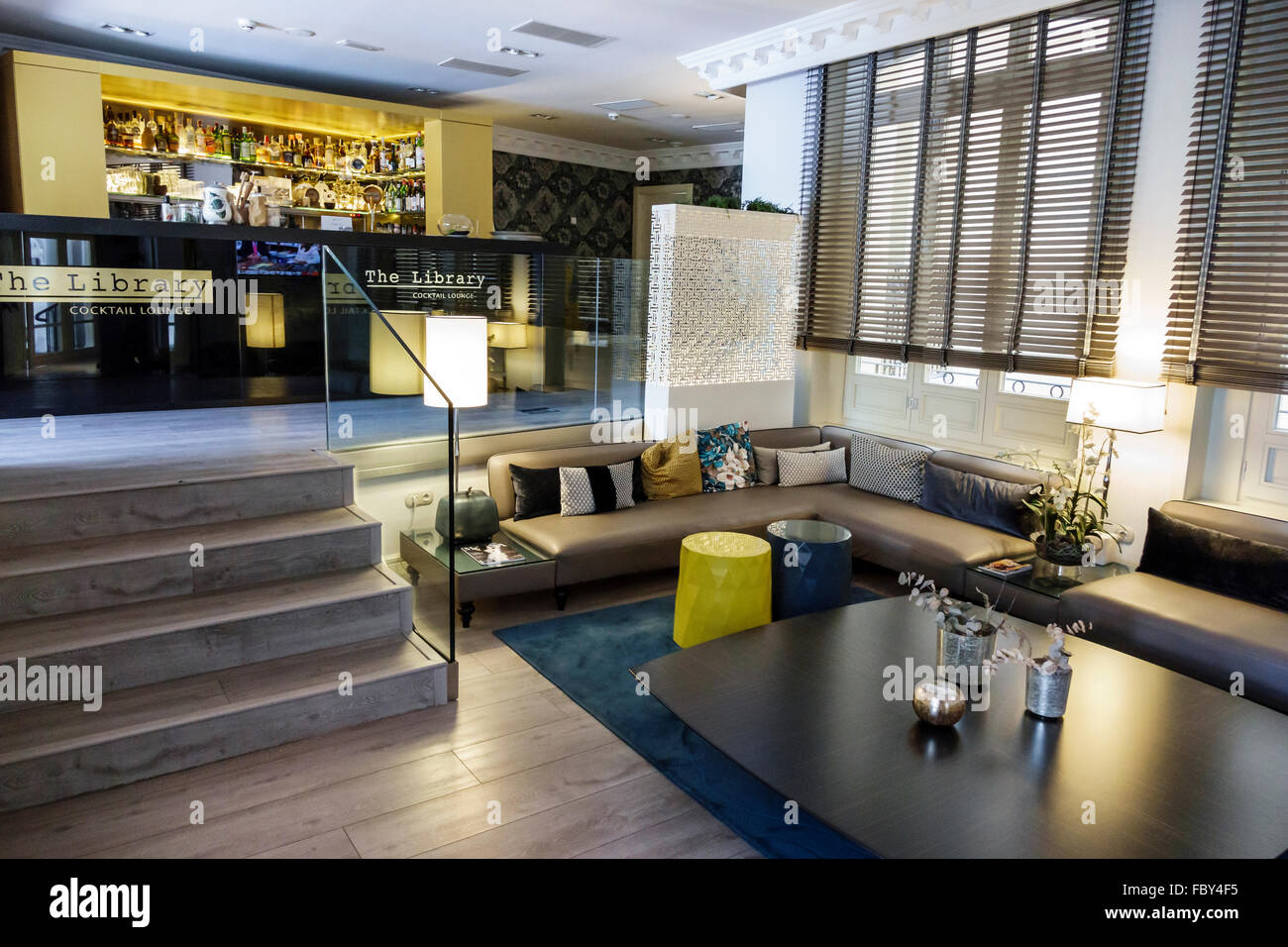 The library cocktail lounge hi-res stock photography and images - Alamy