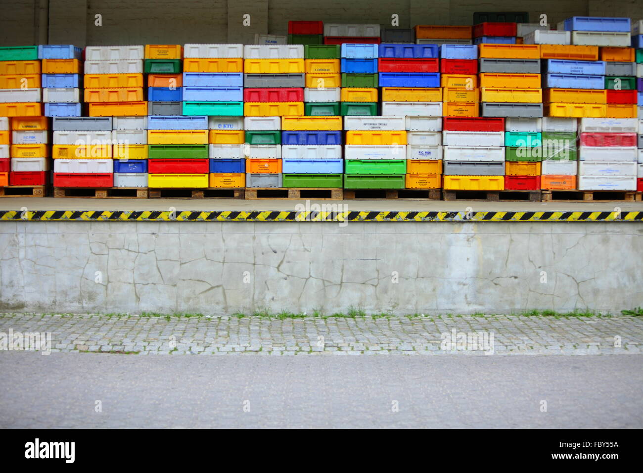 Empty fish boxes hi-res stock photography and images - Alamy