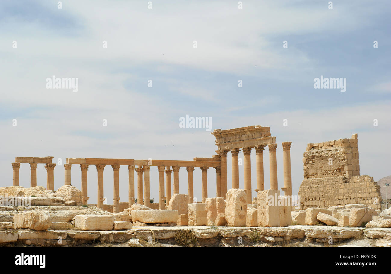 Ancient syria arch hi-res stock photography and images - Alamy