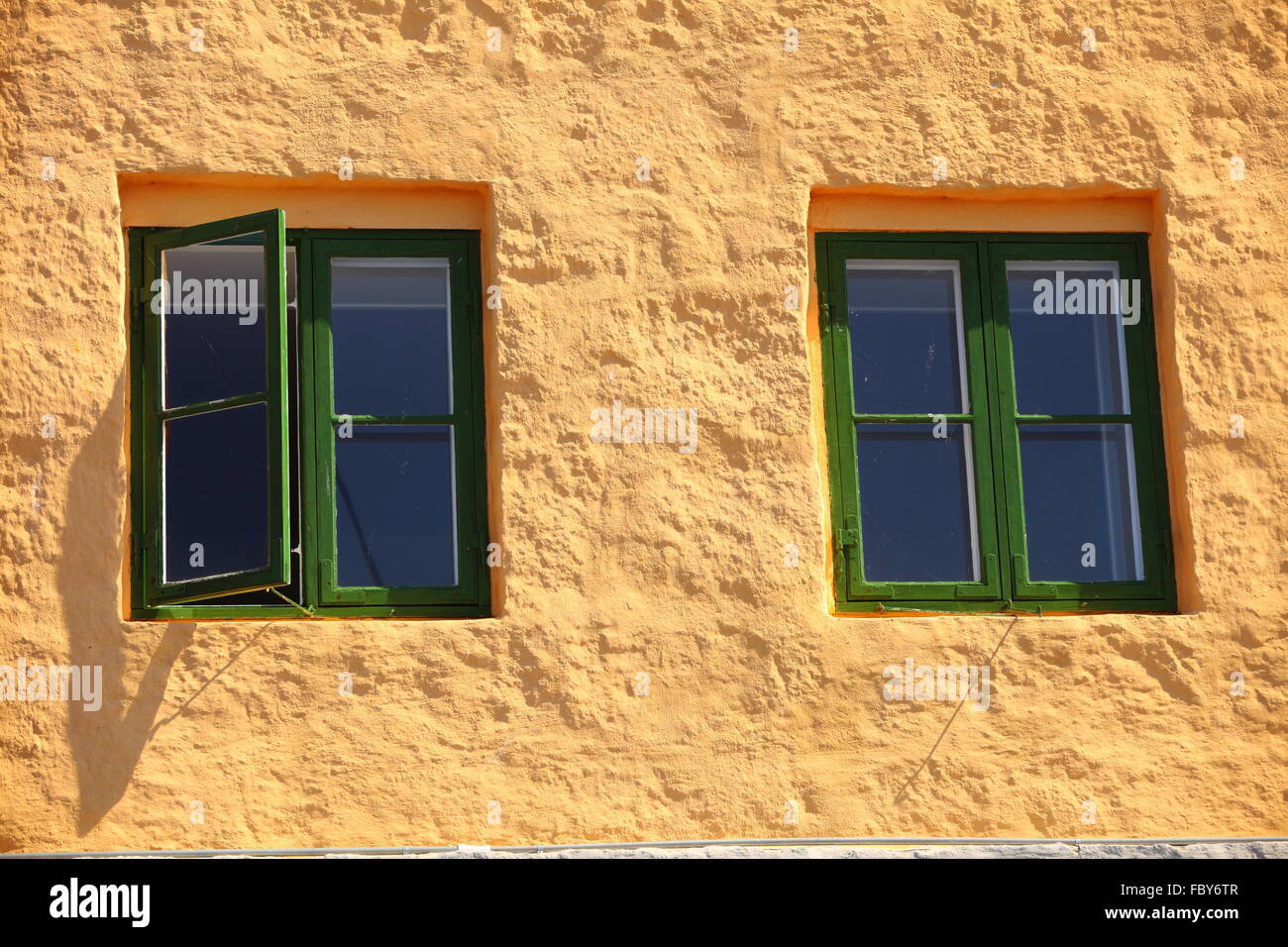 Green windows hi-res stock photography and images - Alamy